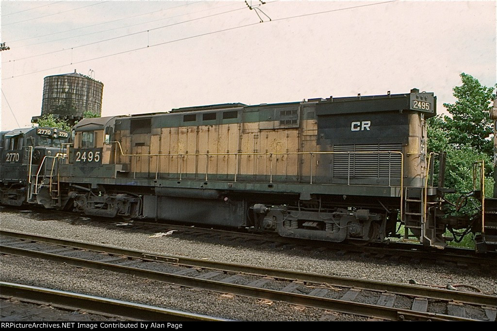 CR C424 2495 and U23B 2770 rest in the service line